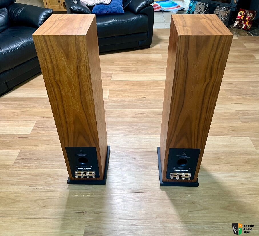 Linn Majik 140 Floor-standing Speakers (Pair) As New! colour Walnut ...