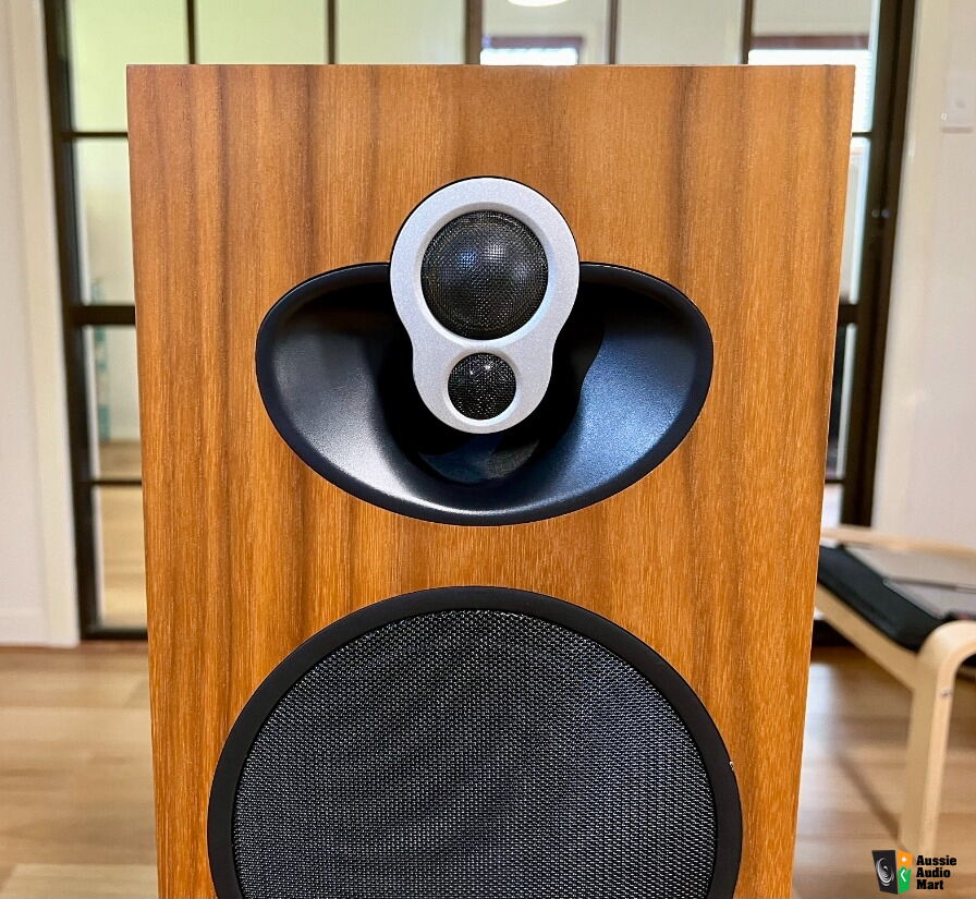 Linn Majik 140 Floor-standing Speakers (Pair) As New! colour Walnut ...