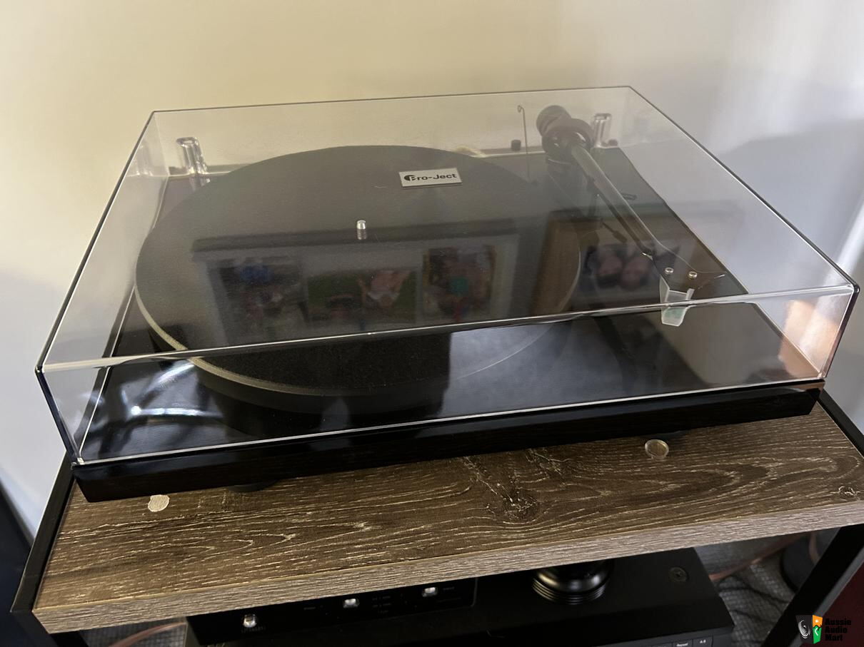 Pro-Ject Debut Carbon EVO Turntable Photo #5678749 - Aussie Audio Mart