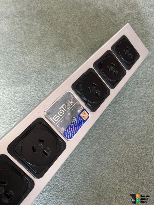 IsoTek EVO3 Polaris 6-Outlet AU Powerboard and Cable Photo #5763125 ...