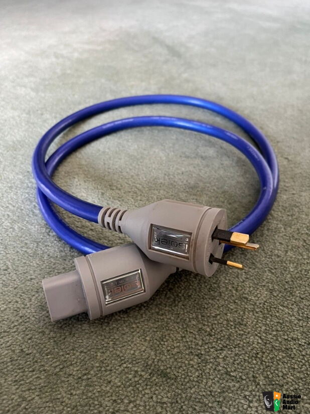 IsoTek EVO3 Polaris 6-Outlet AU Powerboard and Cable Photo #5763125 ...